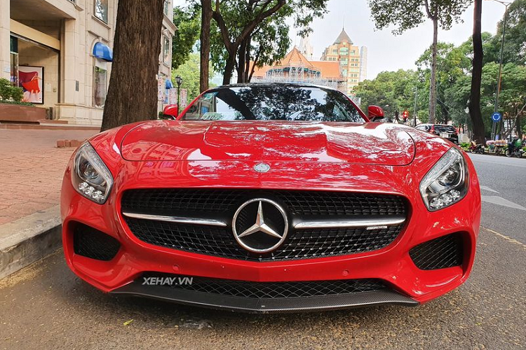 Siêu xe tốc độ Mercedes-AMG GTS màu đỏ hiếm - Sieuxevietnam