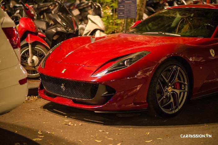 Siêu xe Ferrari hiếm 812 Superfast ở Hà Nội - Sieuxevietnam